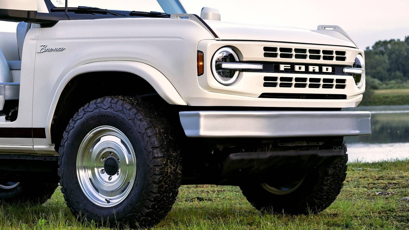 Ford Made The Coolest Bronco By Simply Taking Stuff Off