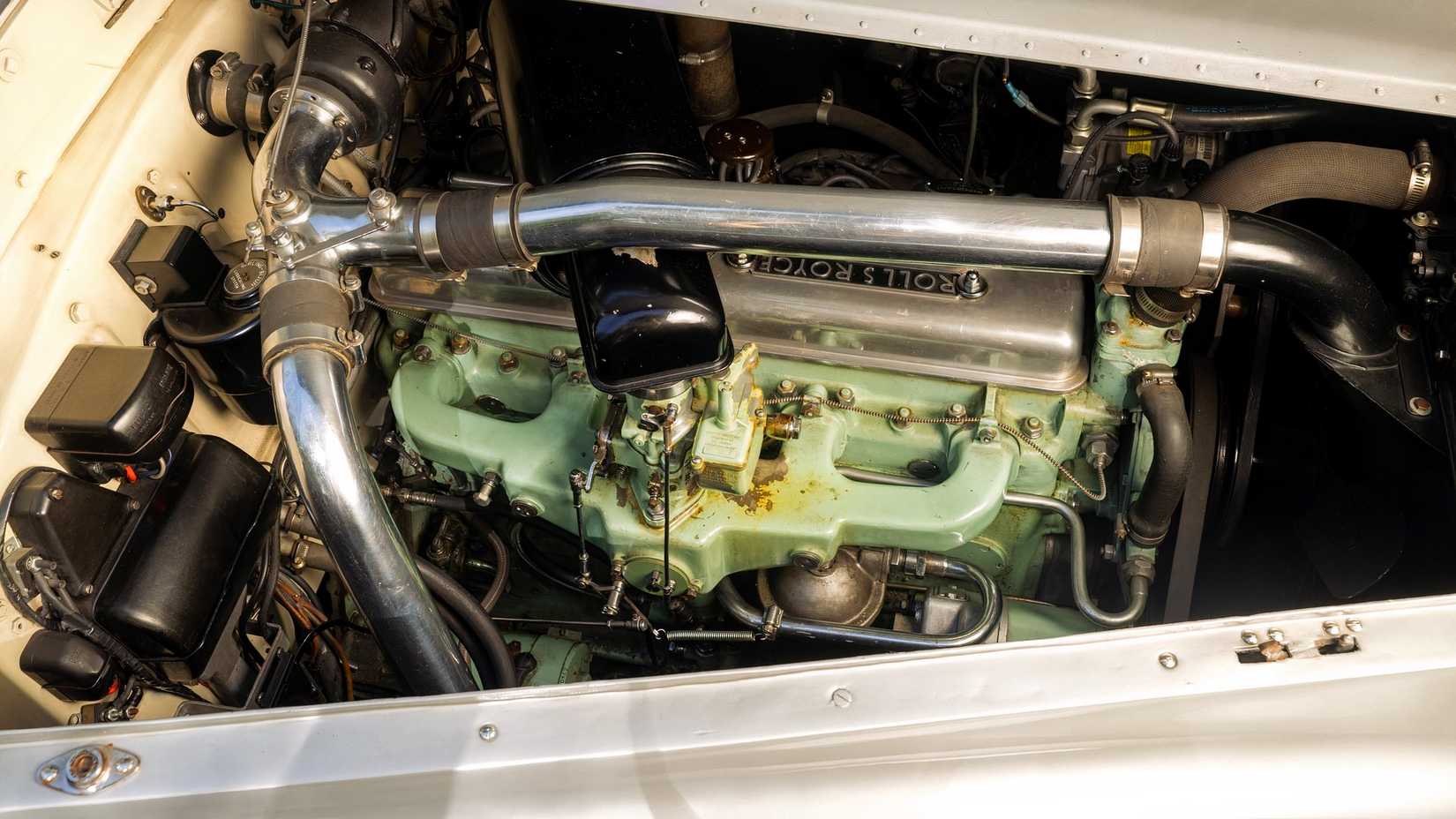 This Rolls-Royce Silver Wraith Was American-Designed And Has A Golden ...