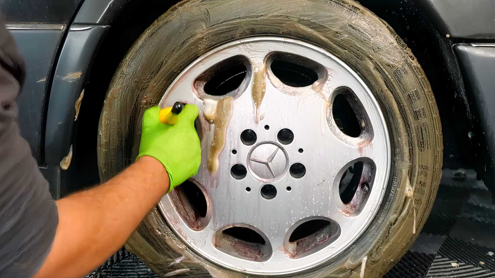 Watch This 1994 Mercedes-Benz E 500 Get A Bath For The First Time In 20 ...