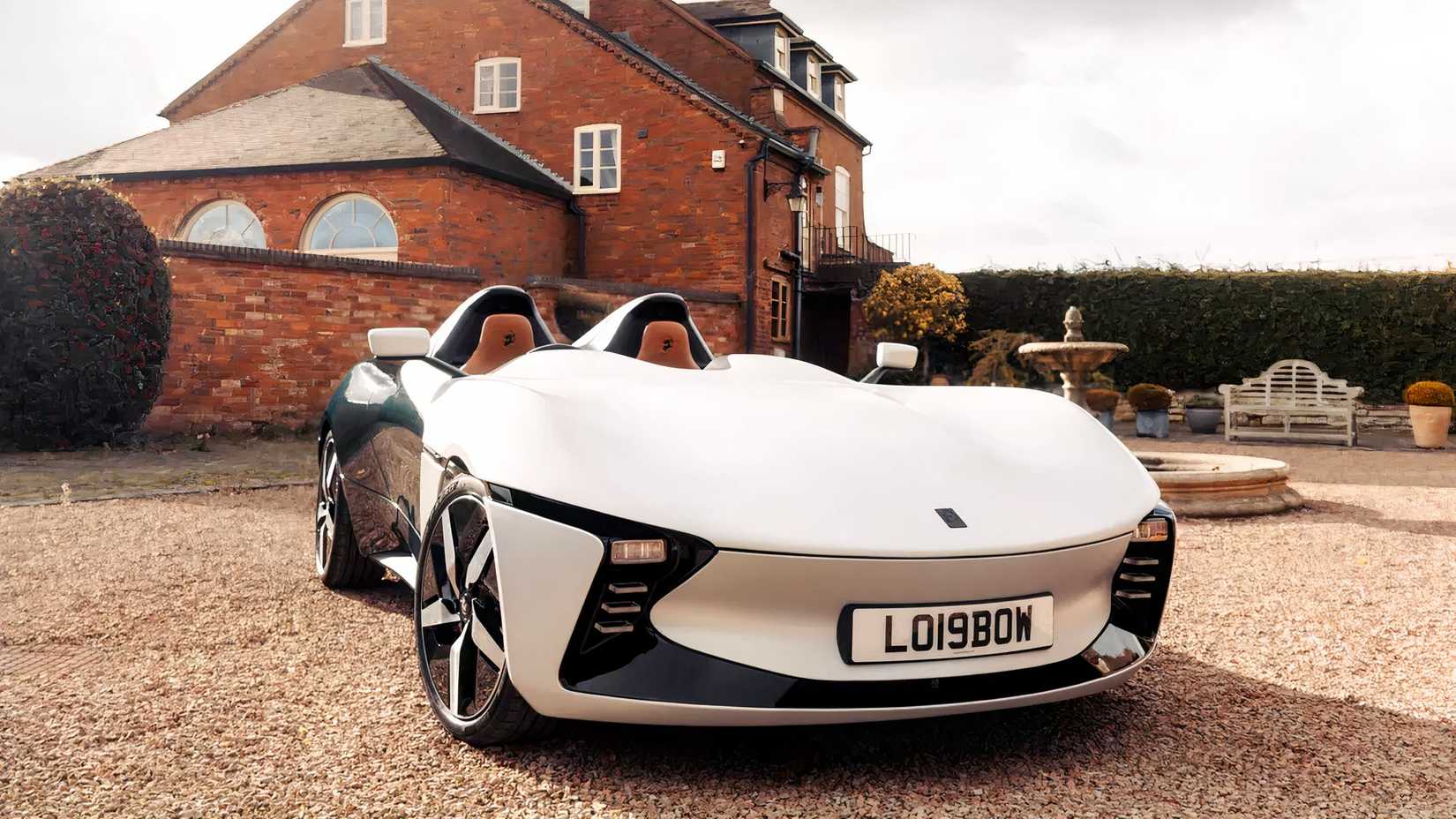 Dramatic Longbow Speedster Demonstrator Model Unveiled