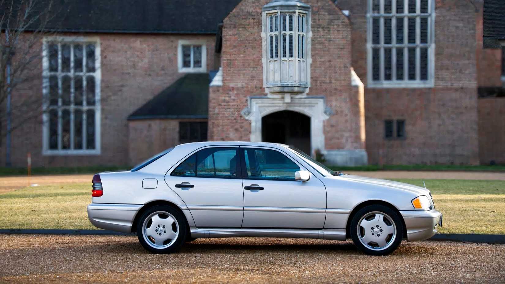 World's Cheapest V8 AMG: The Mercedes AMG C43 Costs Just $5,000 In 2025