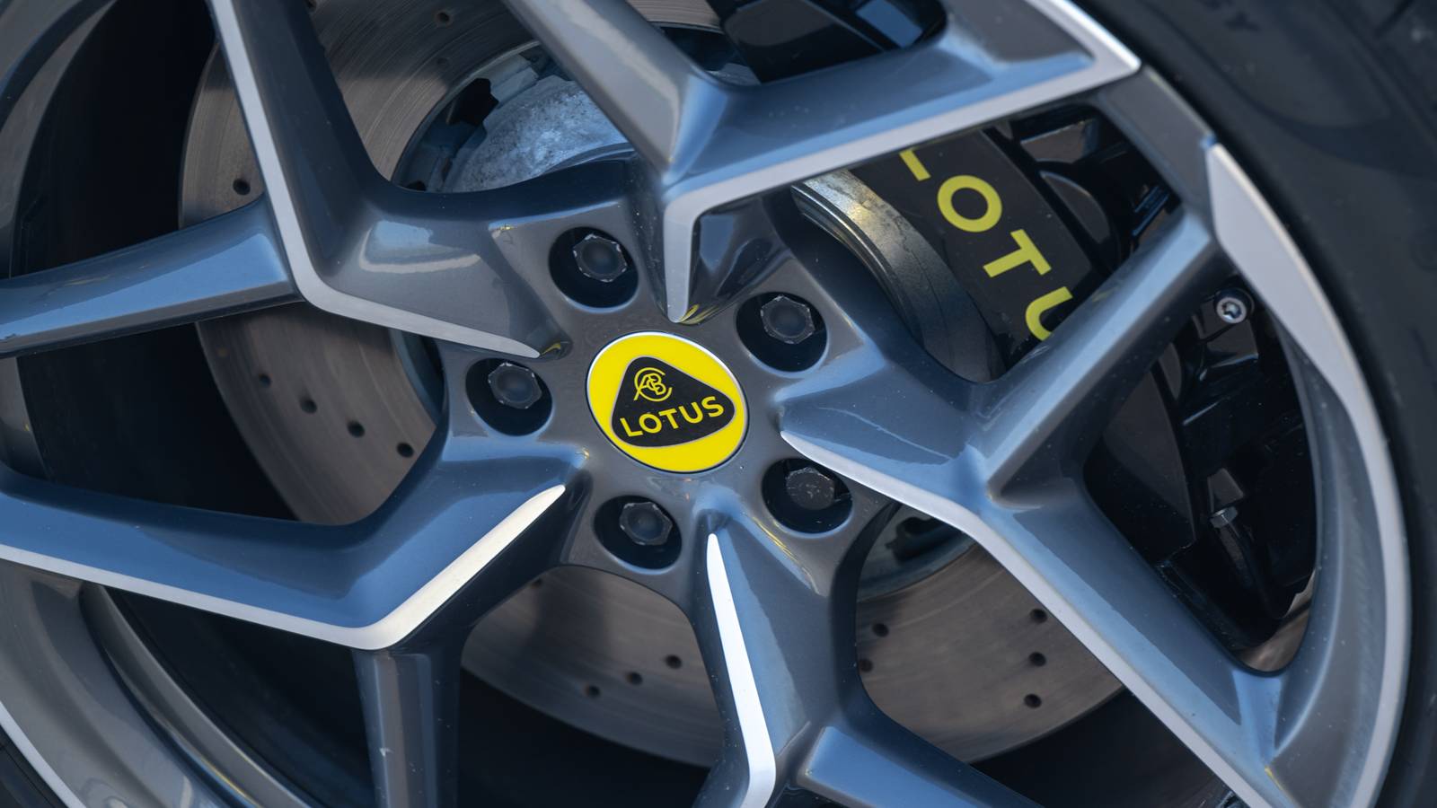 Lotus Breaks Its Own Record For Ultra-Fast-Charging With Emeya Hyper-GT