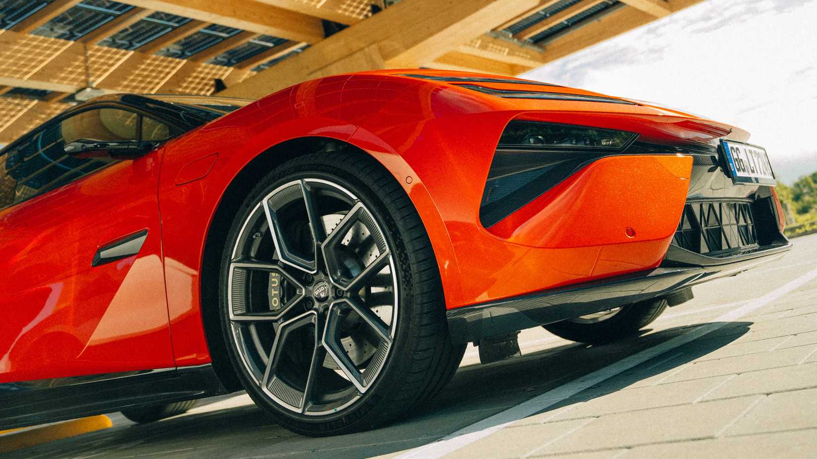 Lotus Breaks Its Own Record For Ultra-Fast-Charging With Emeya Hyper-GT