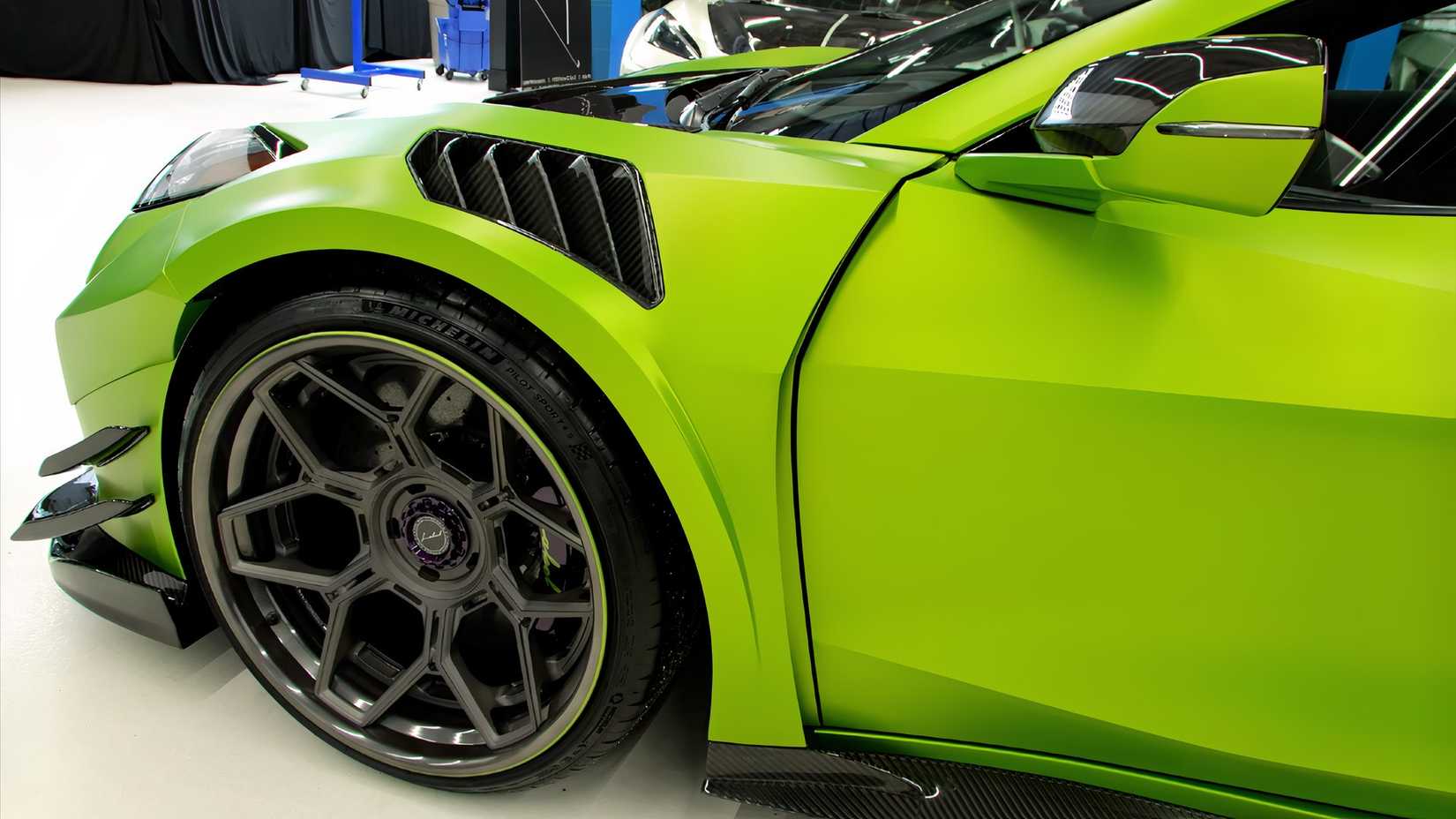 Chevy Corvette Z06 Gets Custom Wheels That Mimic Center-Lock Supercar ...
