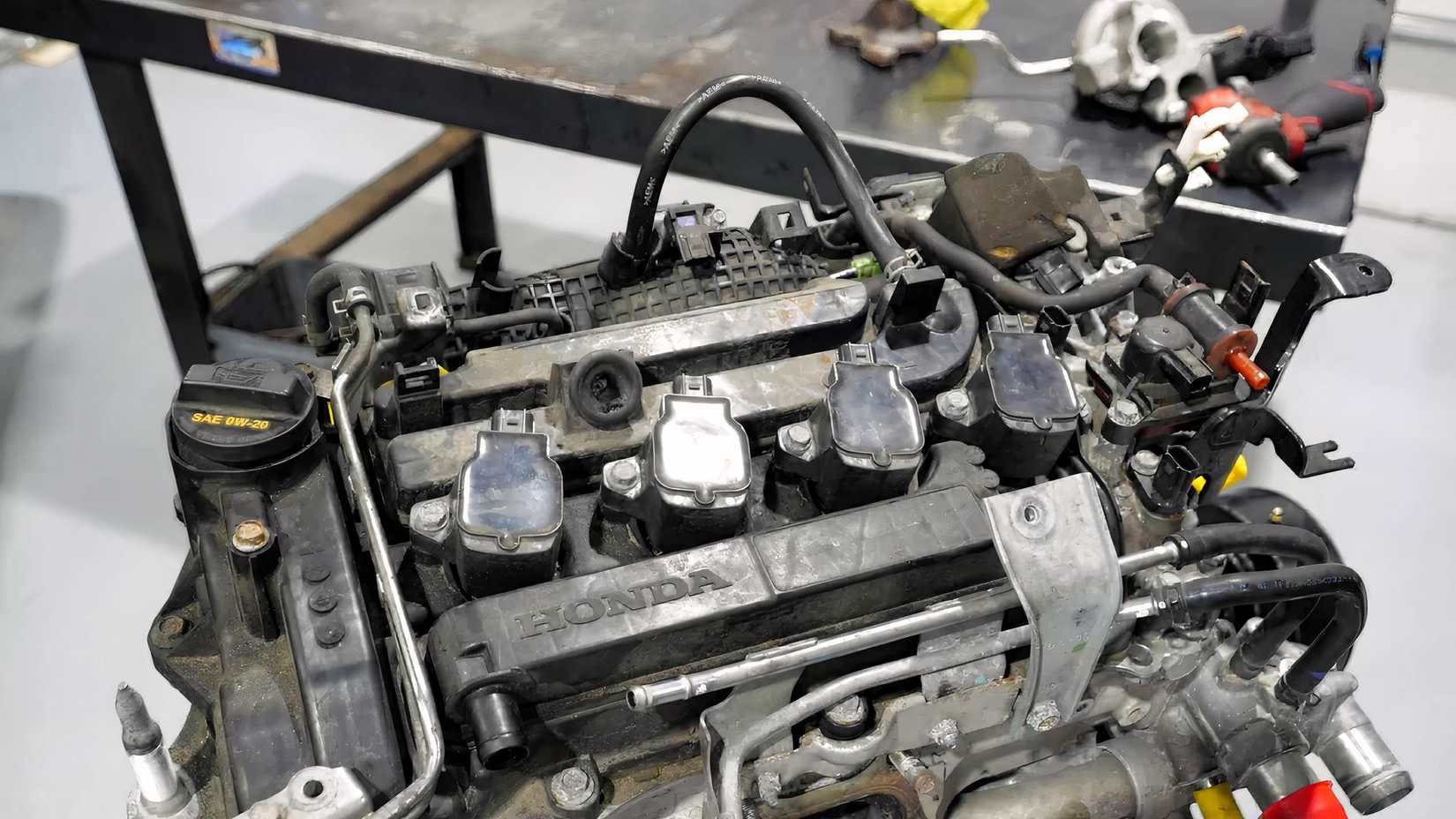 This Is What A Honda CR-V Engine Looks Like If You Skip Oil Changes For ...