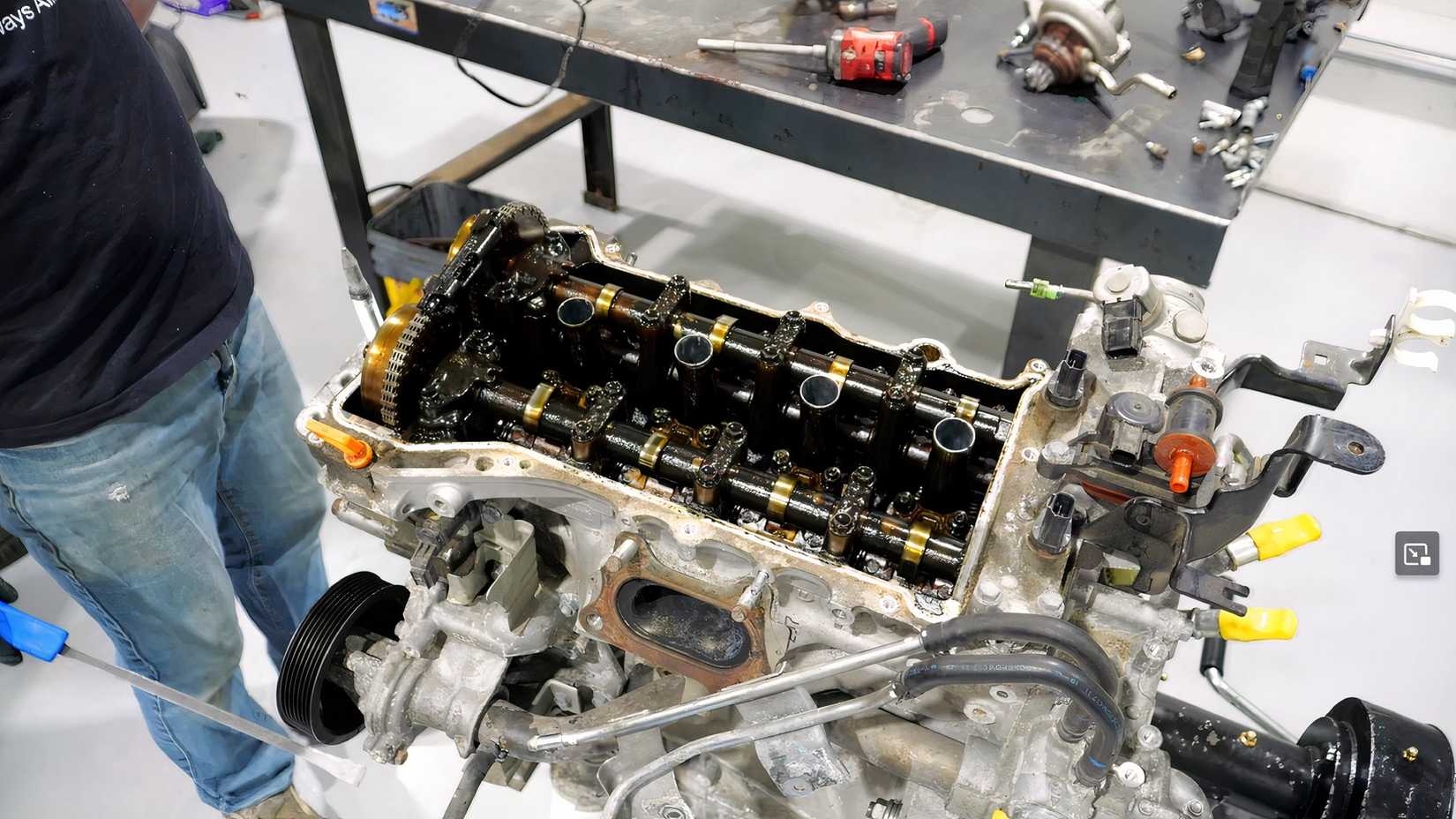 This Is What A Honda CR-V Engine Looks Like If You Skip Oil Changes For ...