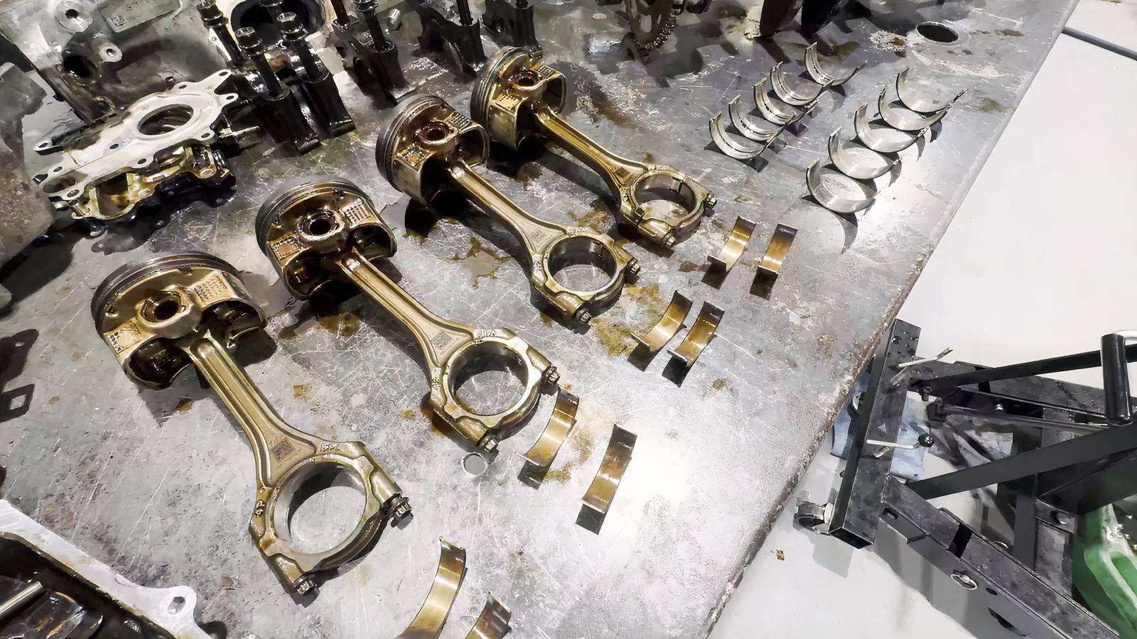 This Is What A Honda CR-V Engine Looks Like If You Skip Oil Changes For ...