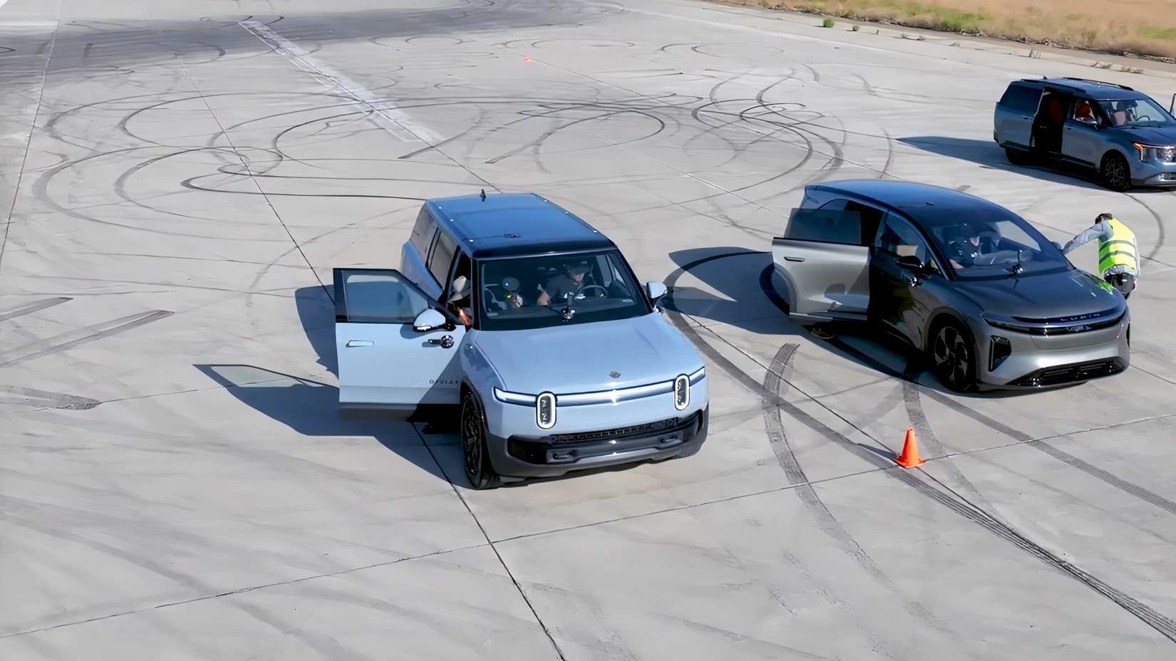 Lucid Gravity Vs Rivian R1s