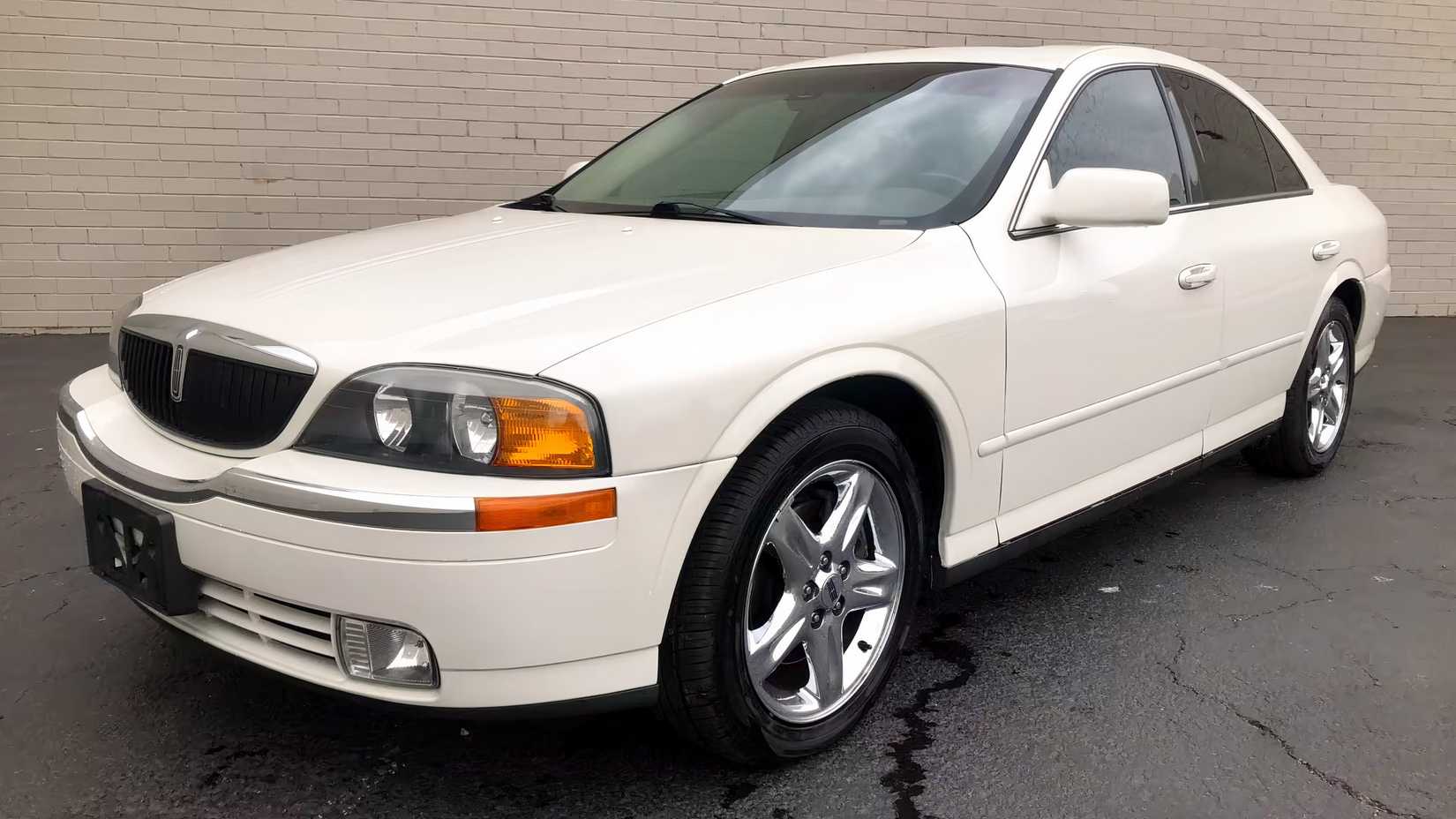 The Lincoln Sedan You Didn’t Know Came With A Stick