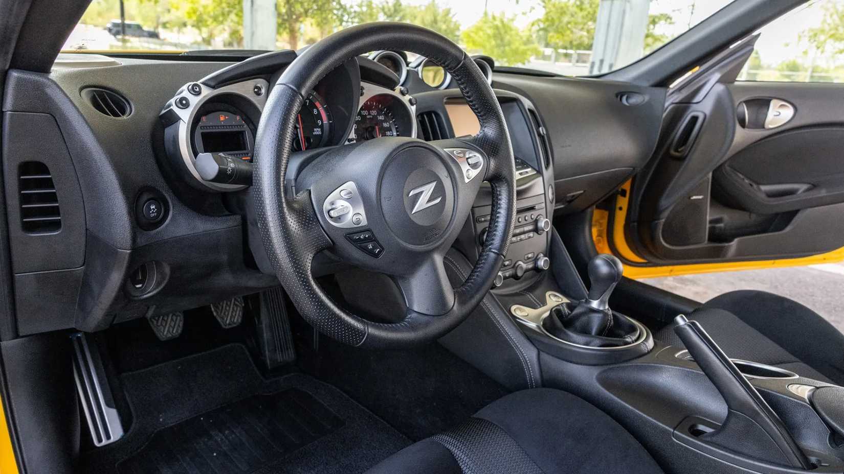 Nissan 350Z vs 370Z: Key Differences, Performance, And Used Market Value