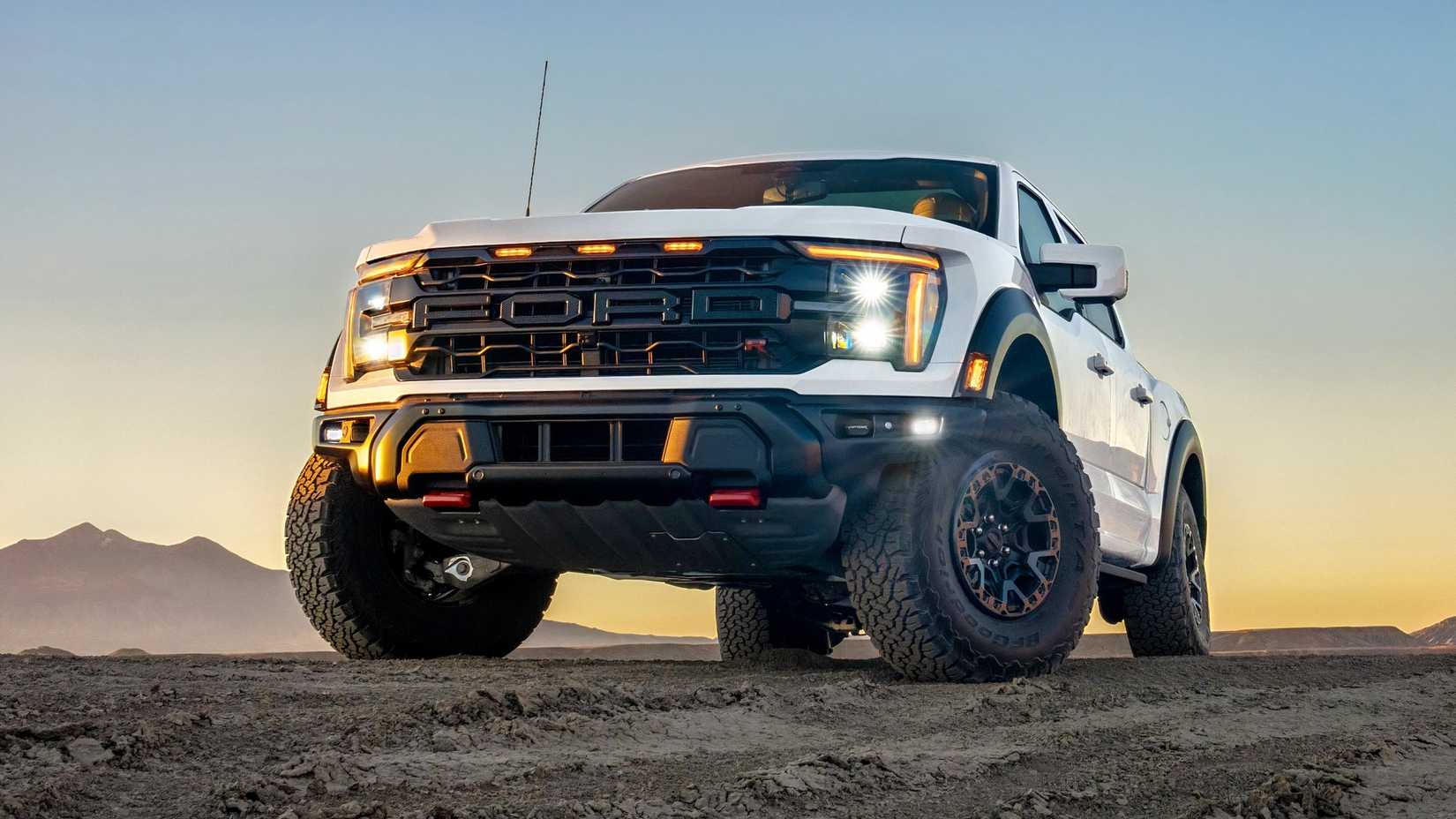 10 Highest-Torque Pickup Trucks That Pull Like Locomotives