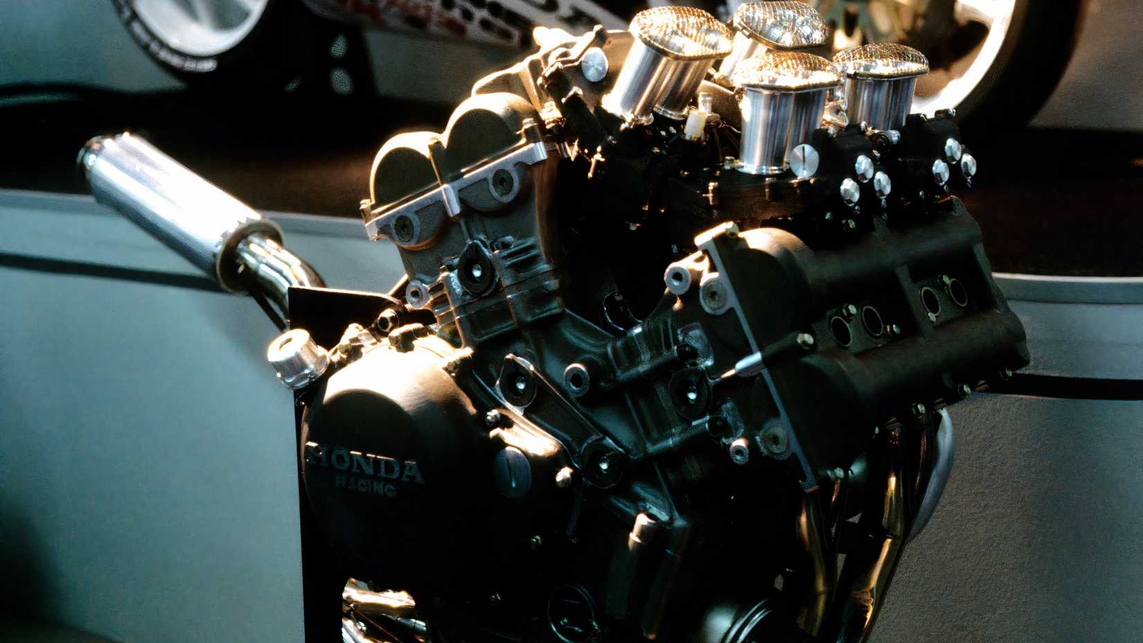 Honda Once Created A V8 Engine With Only Four Cylinders
