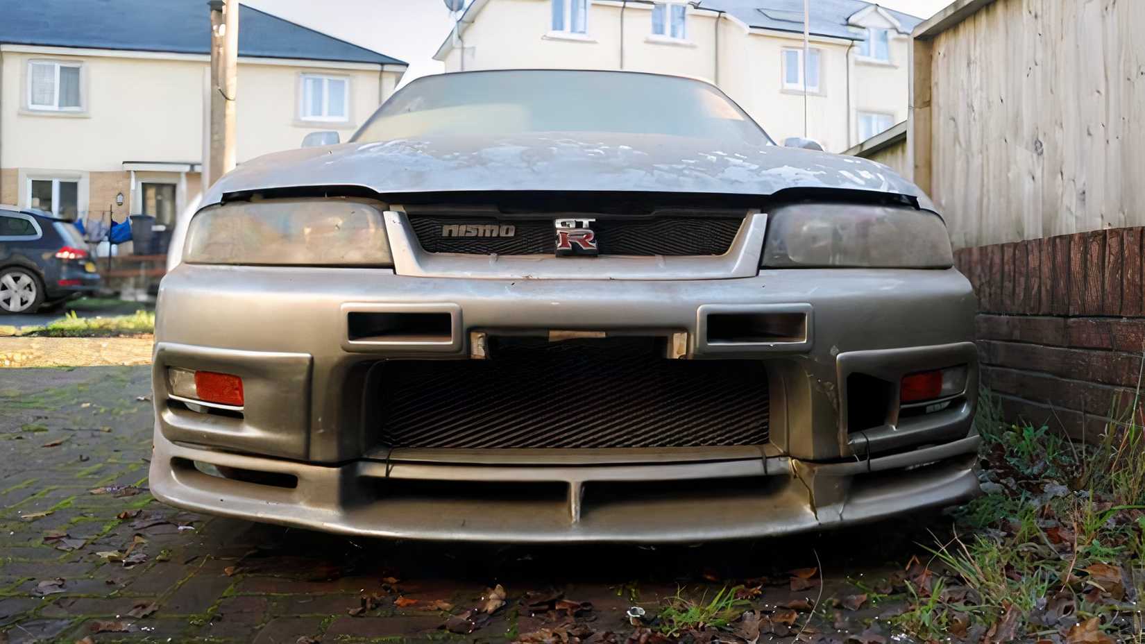 R33 Nissan Skyline GT-R V-Spec Barn Find Had An Emotional Journey
