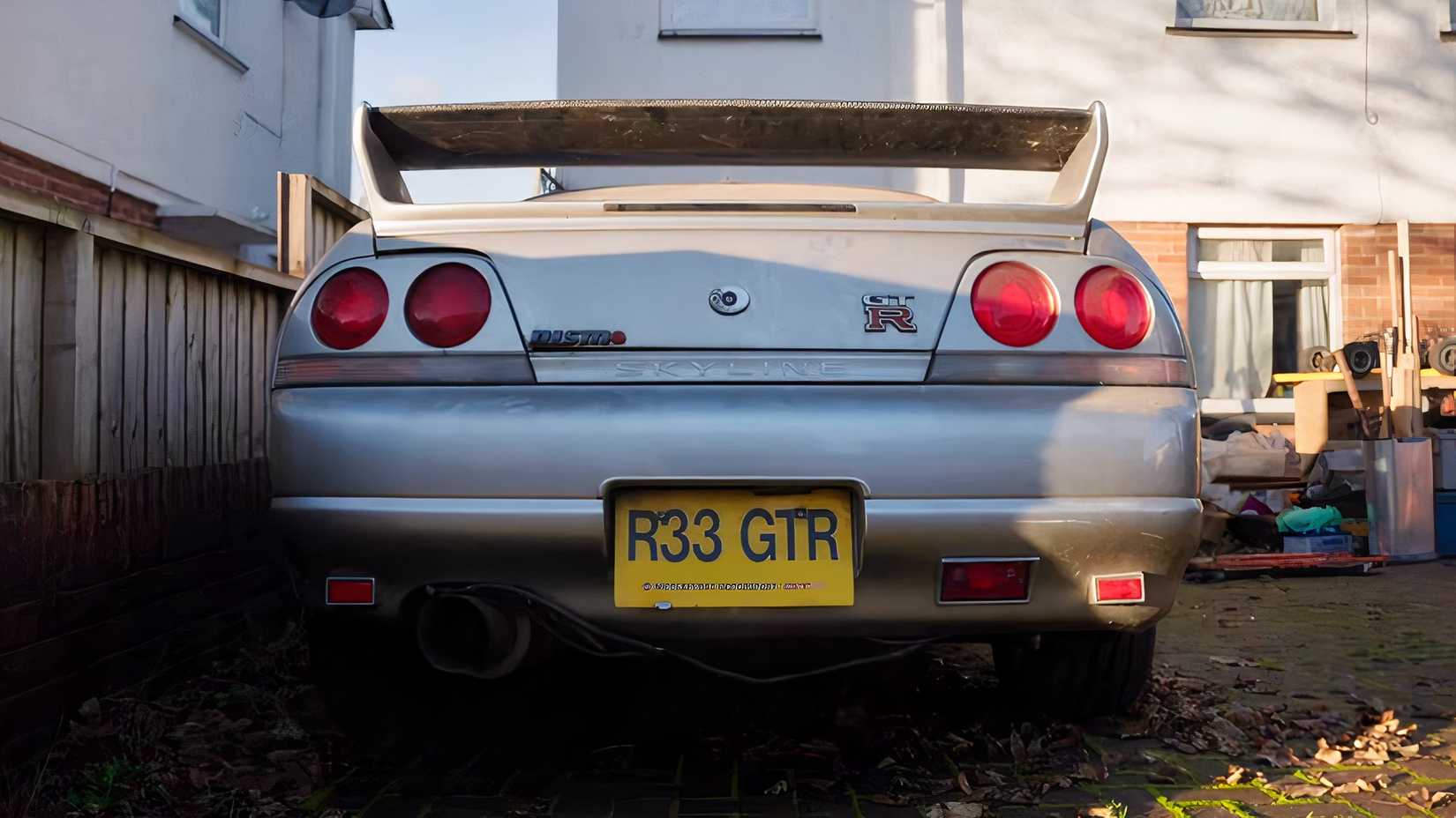 R33 Nissan Skyline GT-R V-Spec Barn Find Had An Emotional Journey