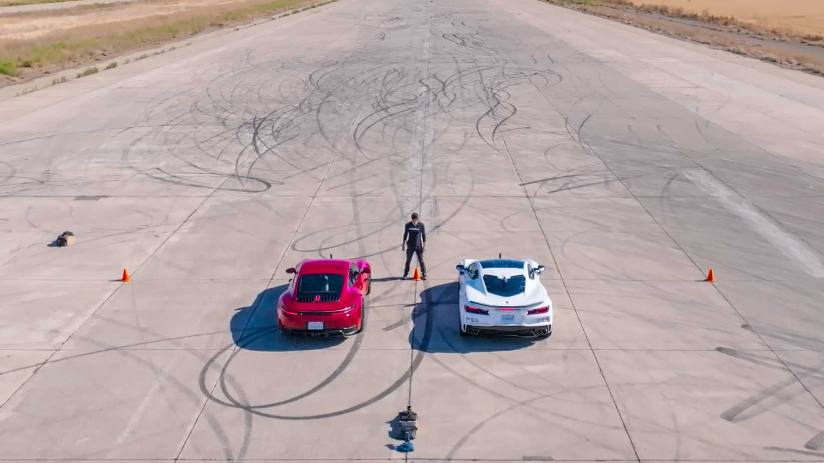 Corvette E-Ray Vs Porsche 911 GTS T-Hybrid In 1/4 Mile Drag Race