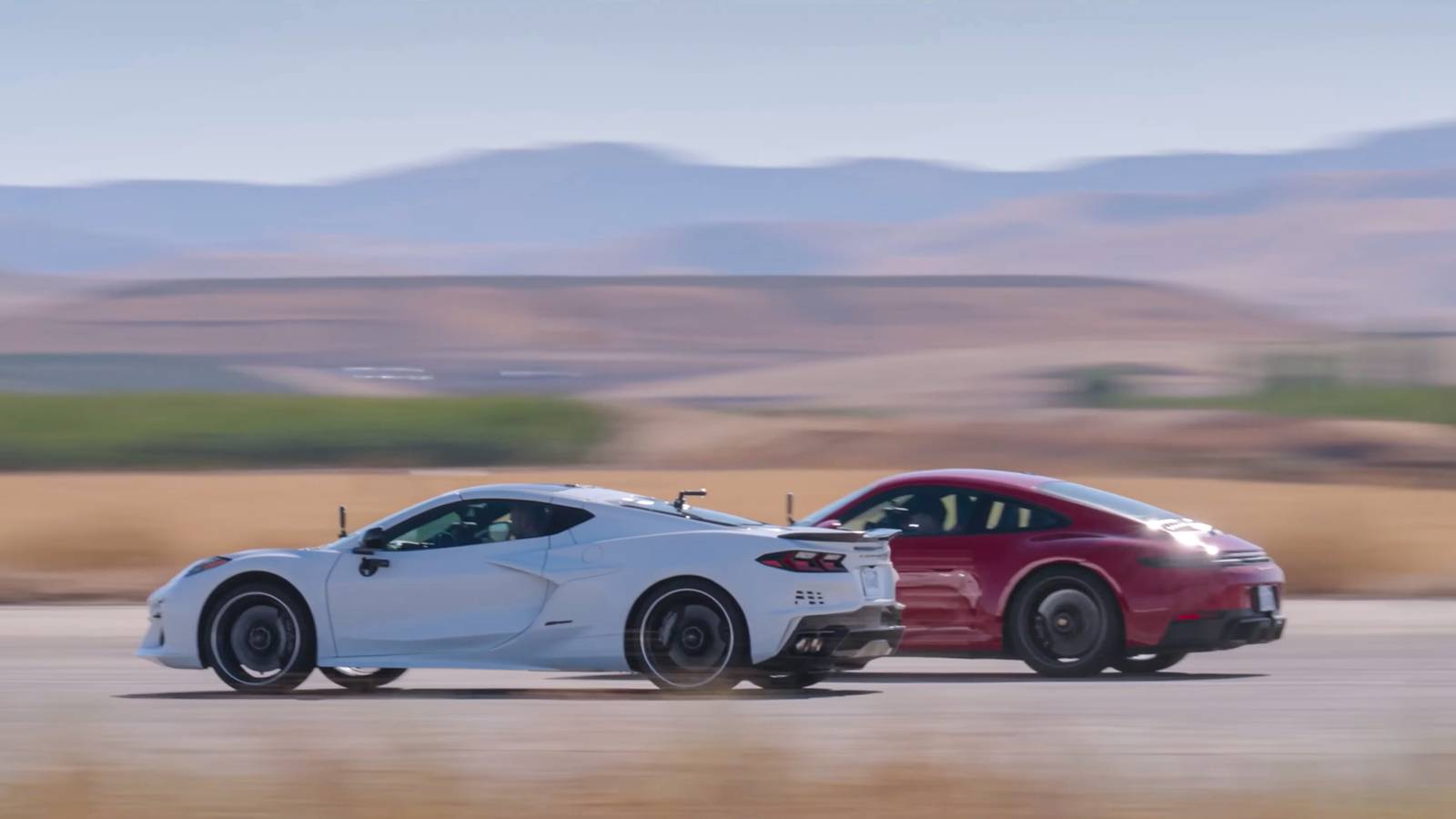 Corvette E-Ray Vs Porsche 911 GTS T-Hybrid In 1/4 Mile Drag Race