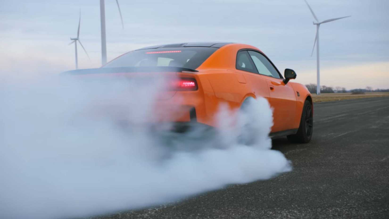 Sixpack V Hellcat Redeye V Dark Horse Drag Race With An Unpredictable ...