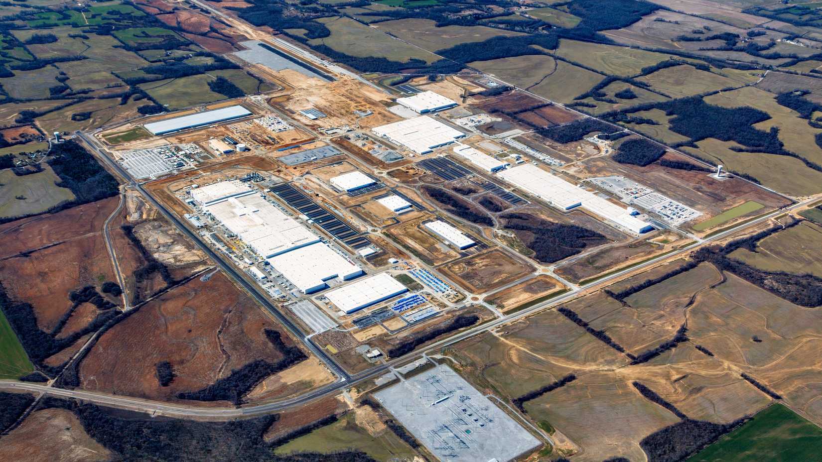 Ford CEO Confirms New Gas Powered Pickup After EV Strategy Reset