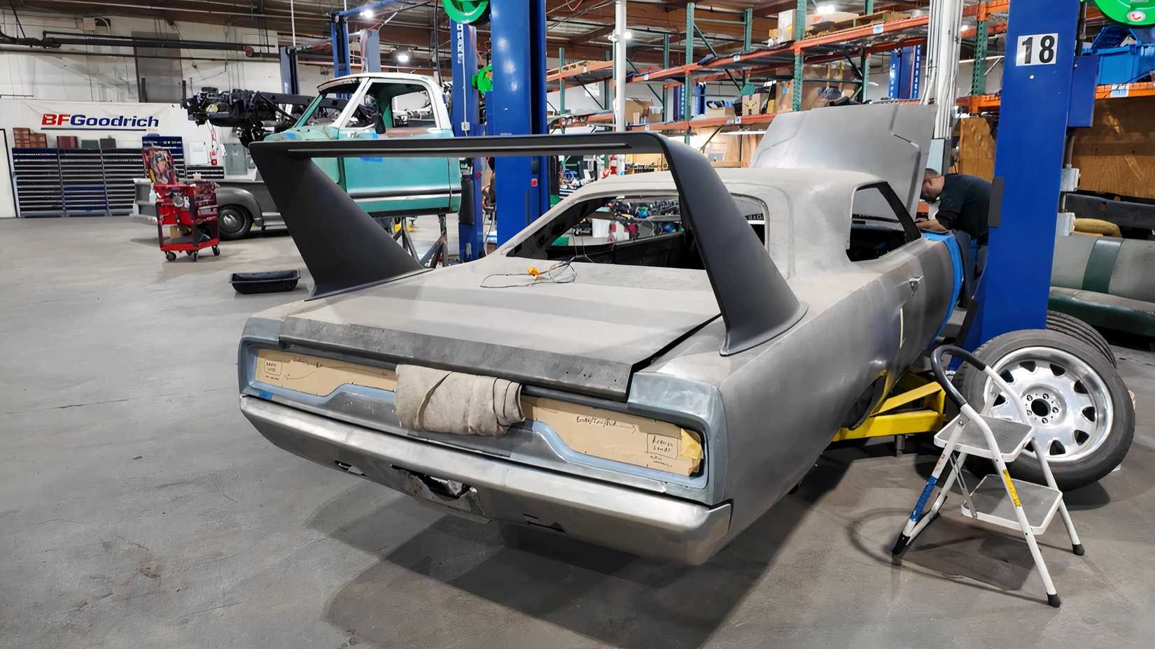 1970 Plymouth Superbird Restomod Gets Hellcat Hemi Engine