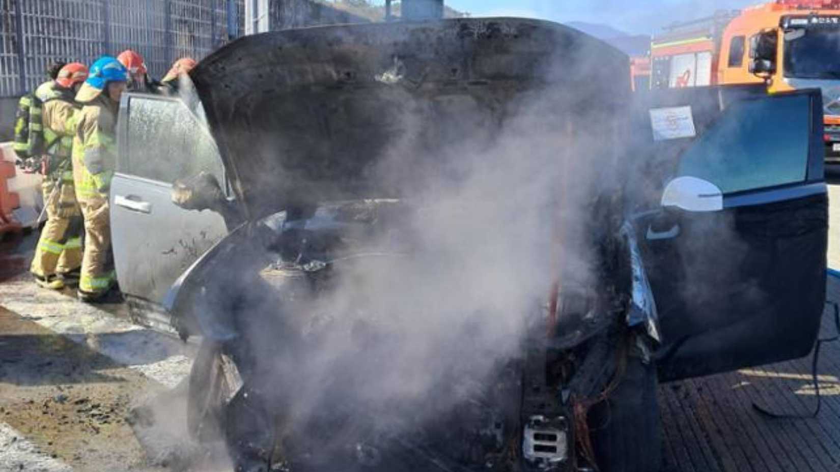 Hyundai Santa Fe Prototype Catches Fire During Road Testing