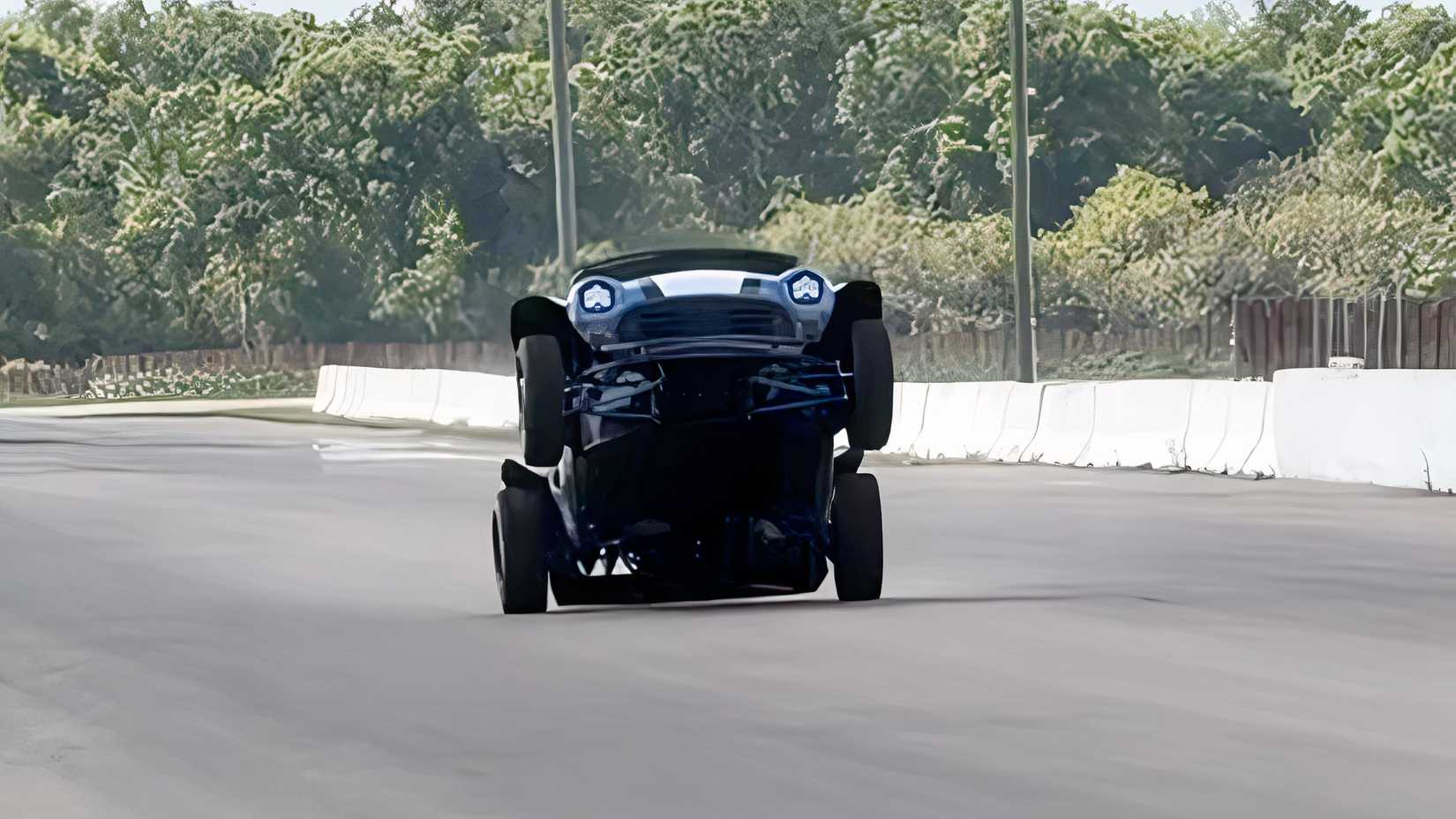Twin-Engine Mini Truck Makes 410 HP After Major Fixes