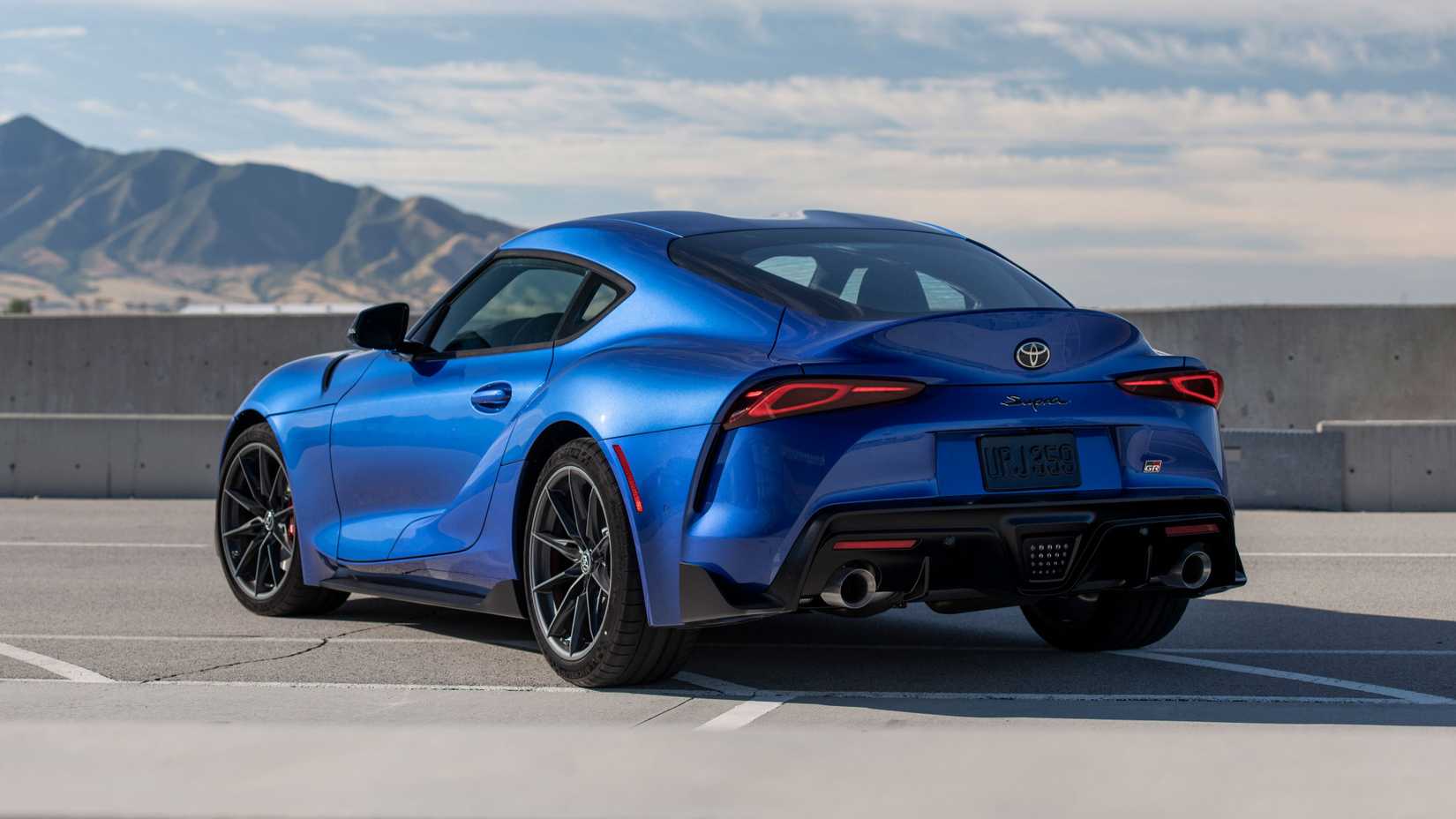 The Highest Horsepower Sports Cars You Can Buy With A Manual ...