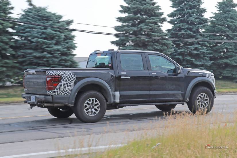 2024 Ford F-150 Raptor Spied With Minimal Camouflage Sporting New ...