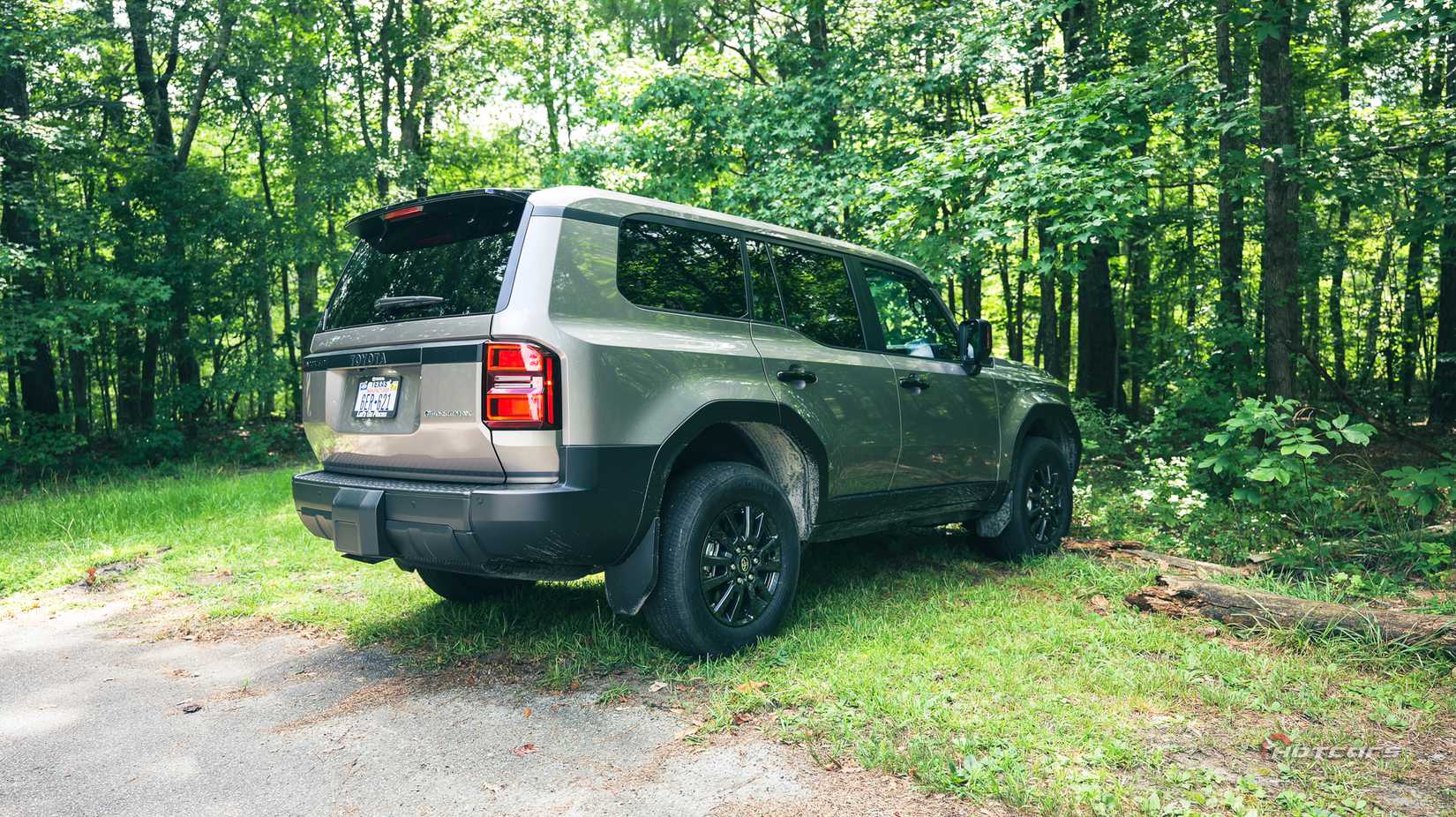 2025 Toyota Land Cruiser: Retro Cool Meets Off-Road Power