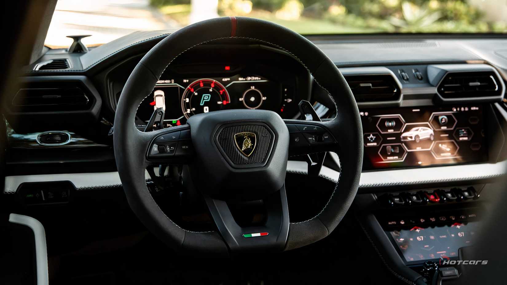 2025 Lamborghini Urus SE Review: 789 HP Plug-In Hybrid Power