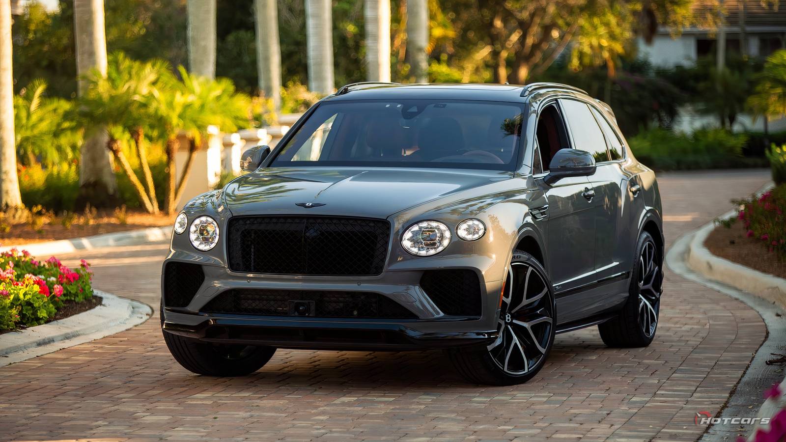 This Luxury SUV Said Goodbye To Its Big Engine But Got More Power From ...